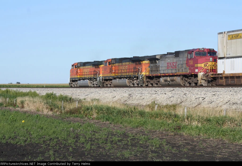 BNSF 738